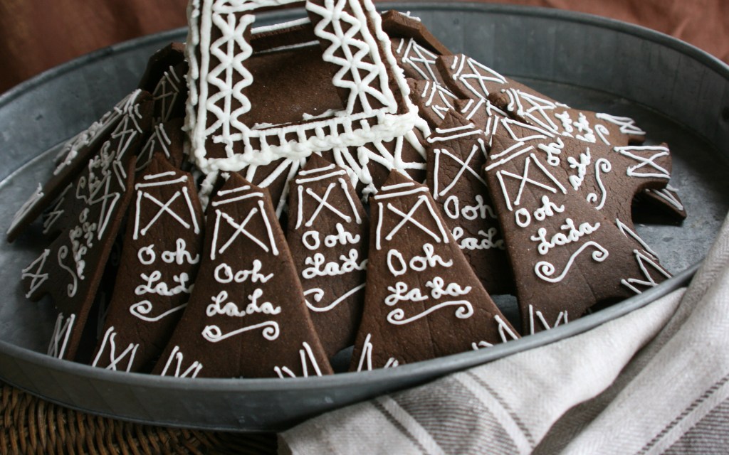 A Gingerbread Structure – Here's the Dish