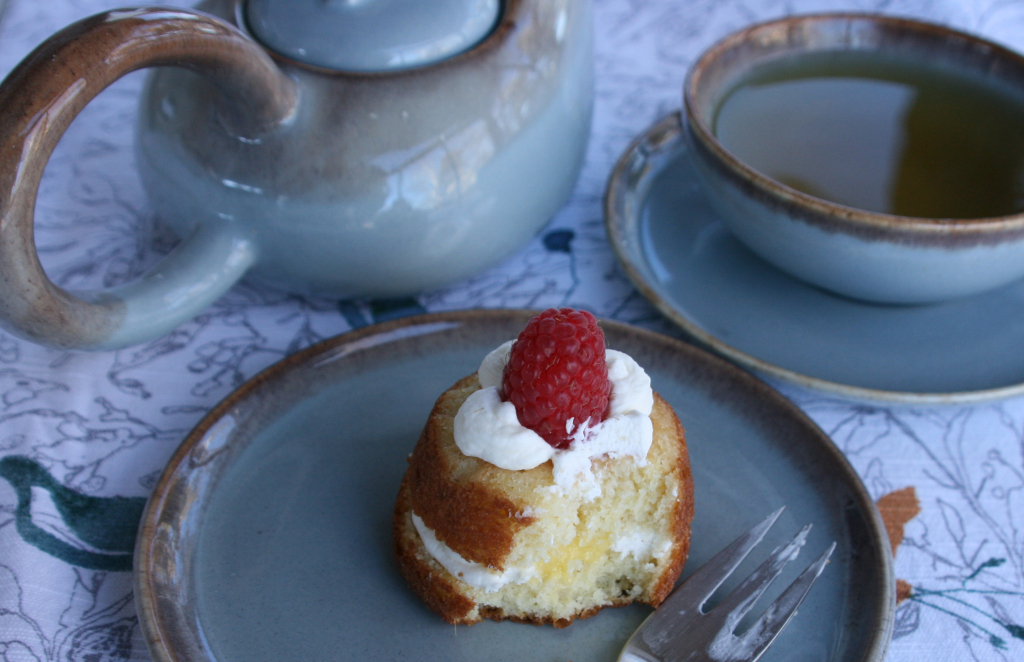 Miniature Classic British Cakes – Here's the Dish
