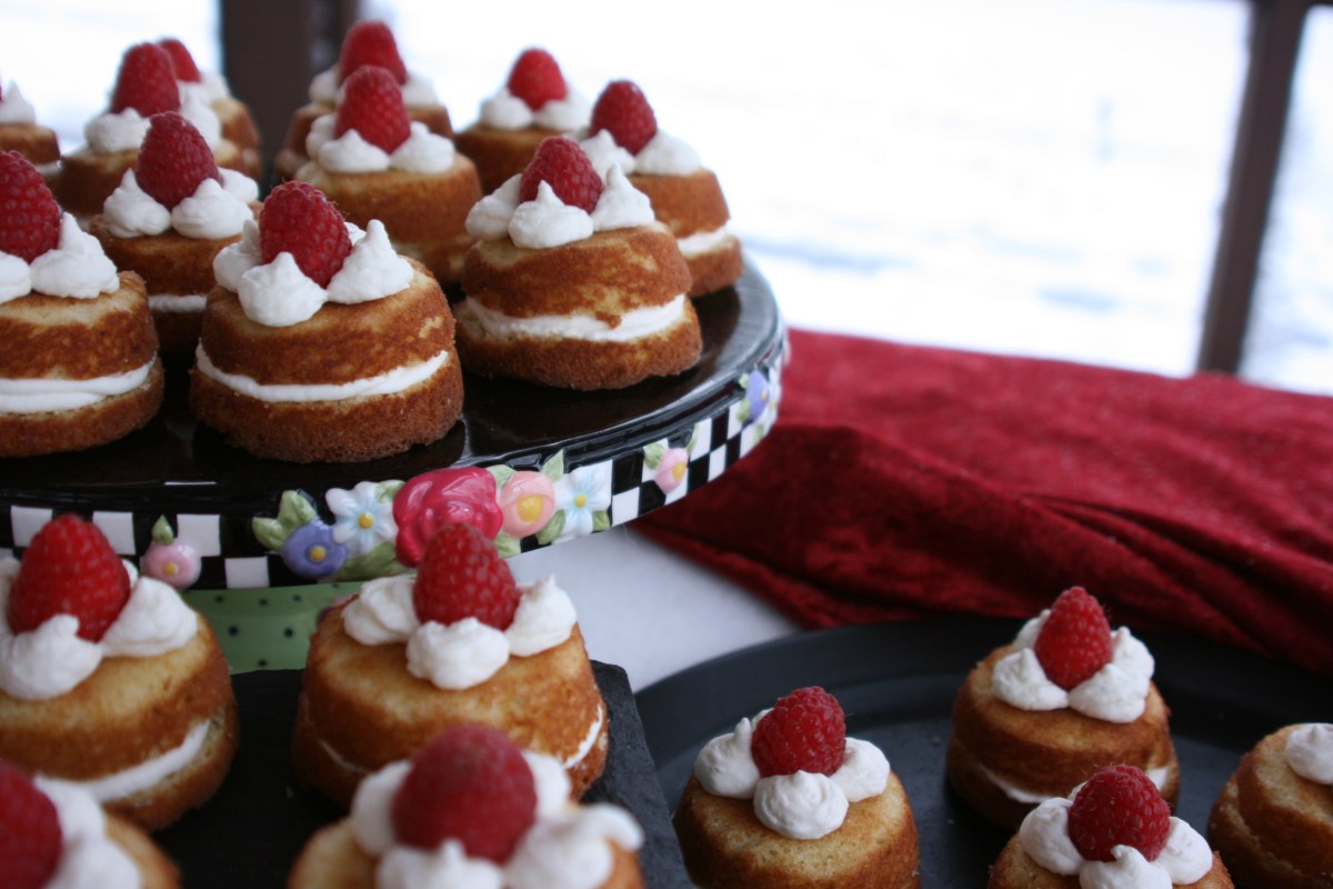 Miniature Classic British Cakes – Here's the Dish