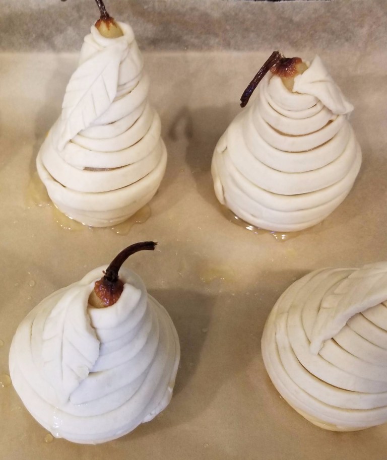 Mini Pear Pies – Here's the Dish