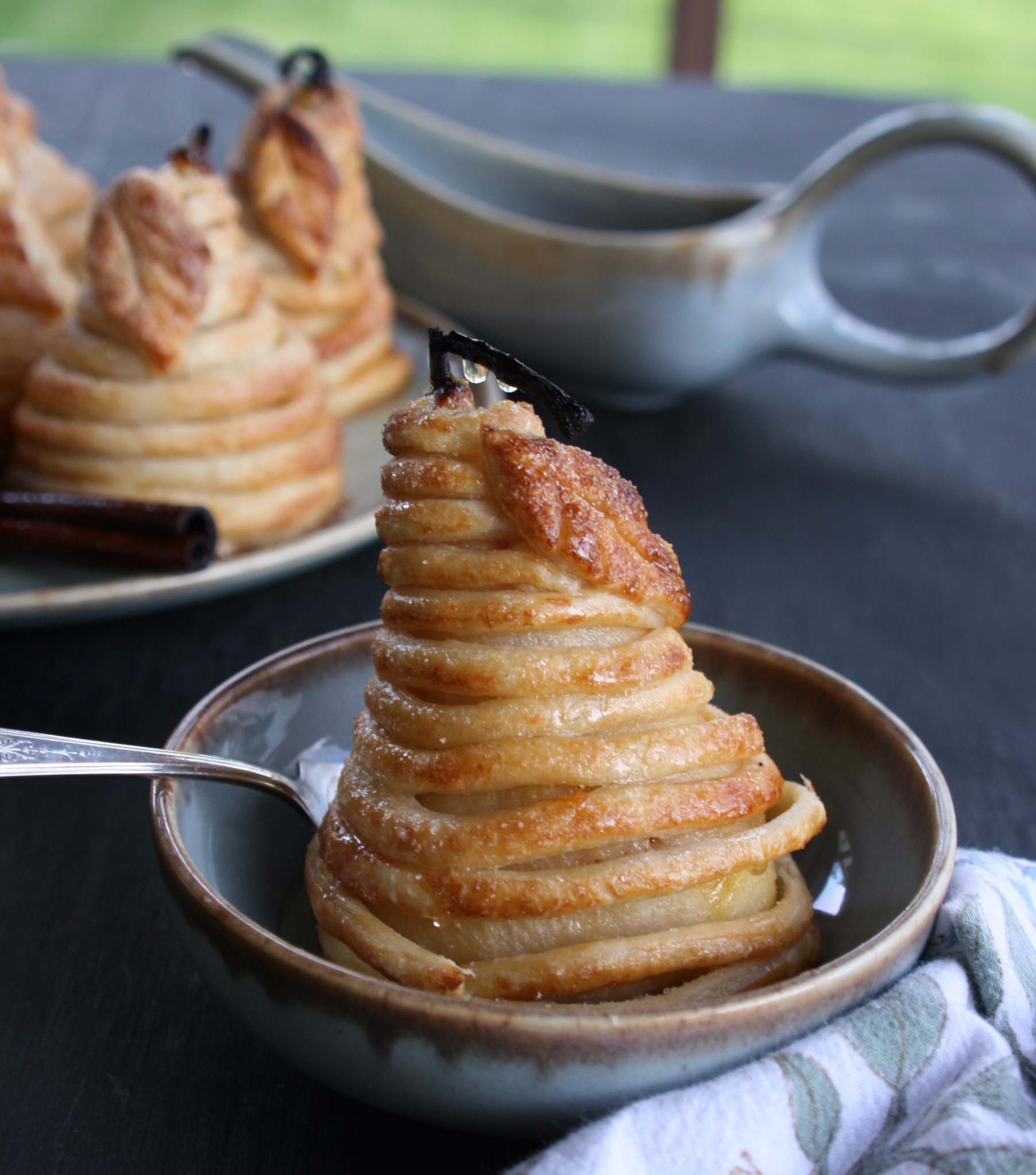 Mini Pear Pies – Here's the Dish
